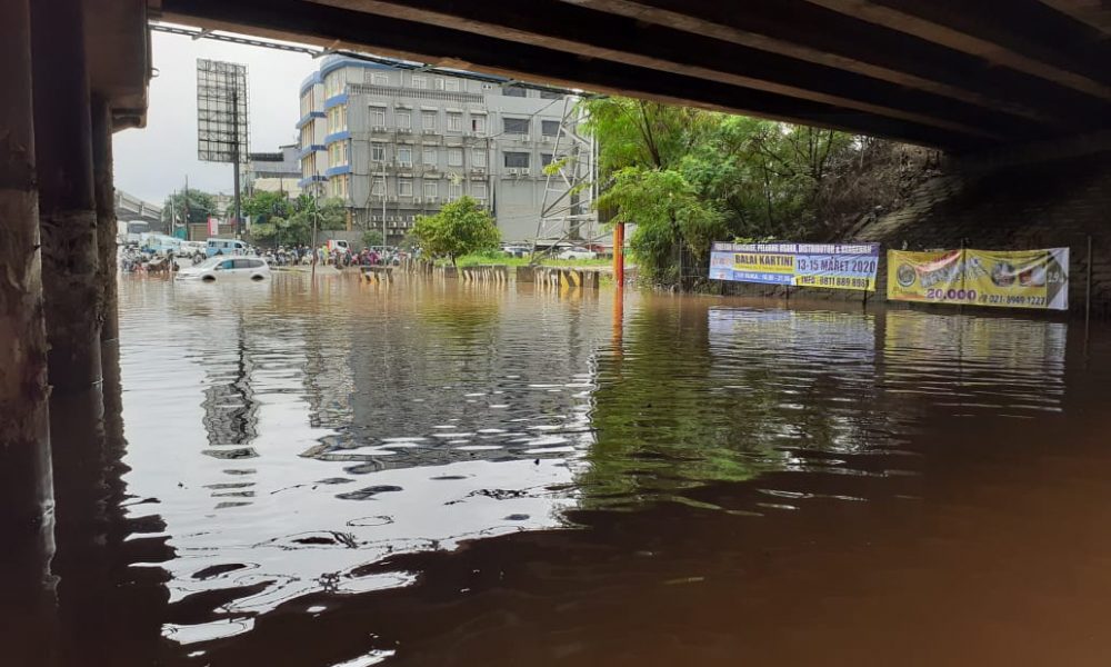 Kalimalang Banjir, Akses Jalan Jakarta Bekasi Terputus - Go Bekasi