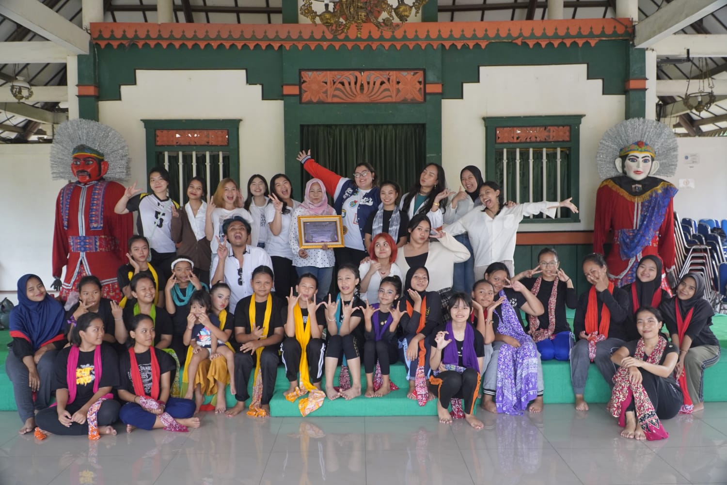 Pengembangan Budaya Indonesia Melalui Workshop SERAYA : Sebar Gaya ...